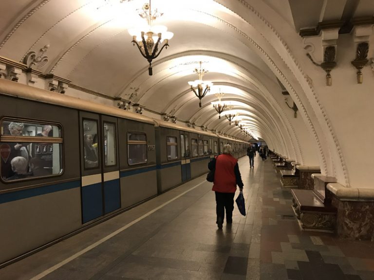 Fotografias captam a beleza das estações de metrô de Moscou - Blog ...