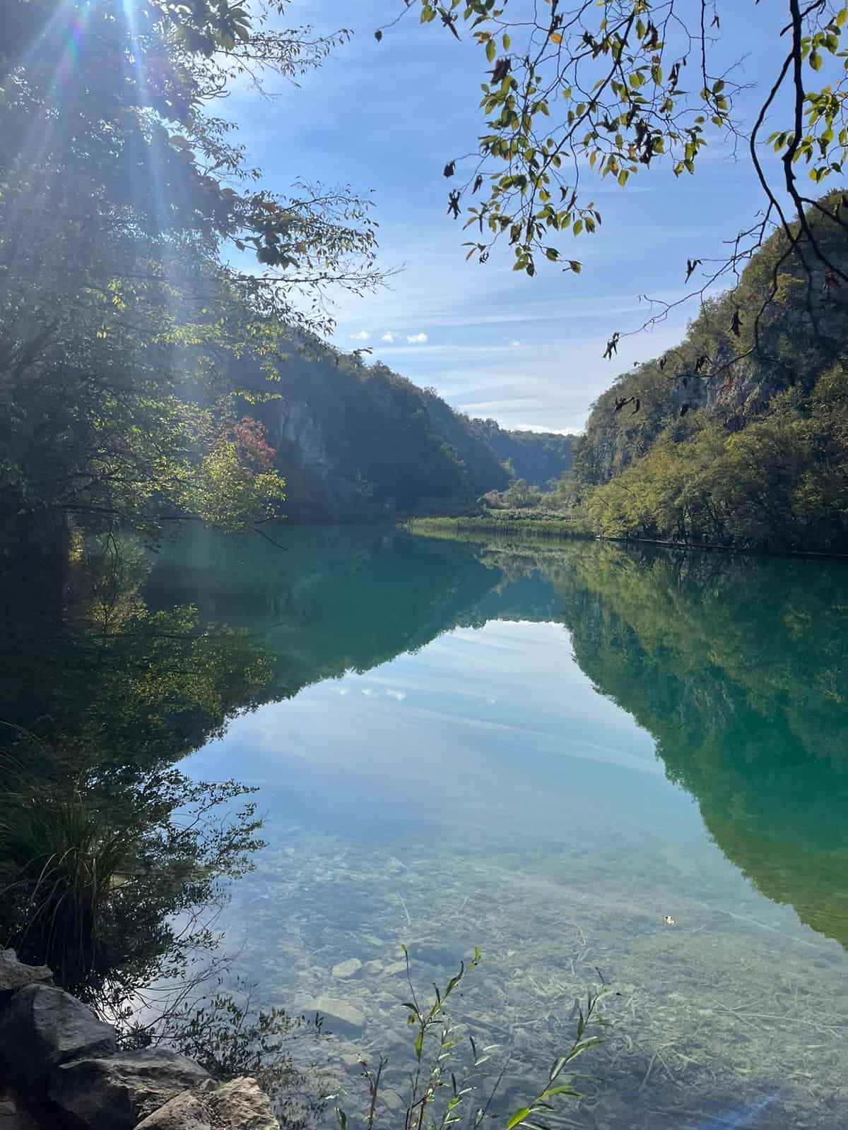 Descubra o fabuloso Parque Nacional dos Lagos Plitvice