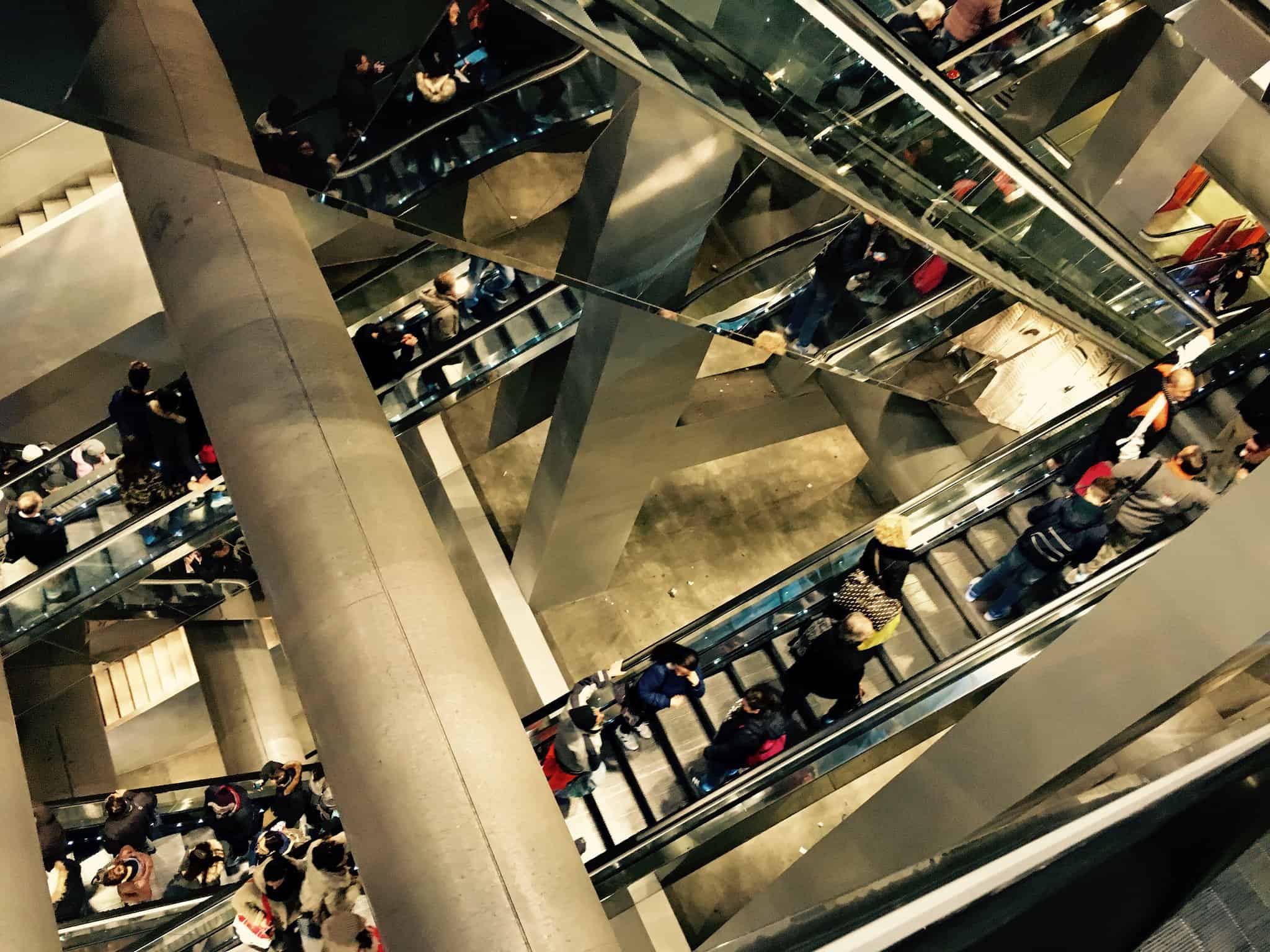 Saiba porque o metrô de Nápoles é considerado o mais bonito da Europa