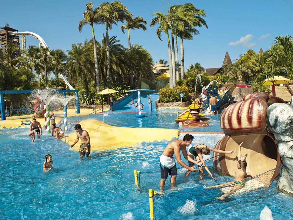 Guia Beach Park: o que fazer para curtir um dia no parque aquático