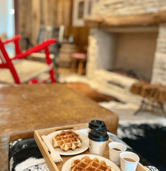 Café em Vinhedo SP vai te transportar para um celeiro em alguma ...